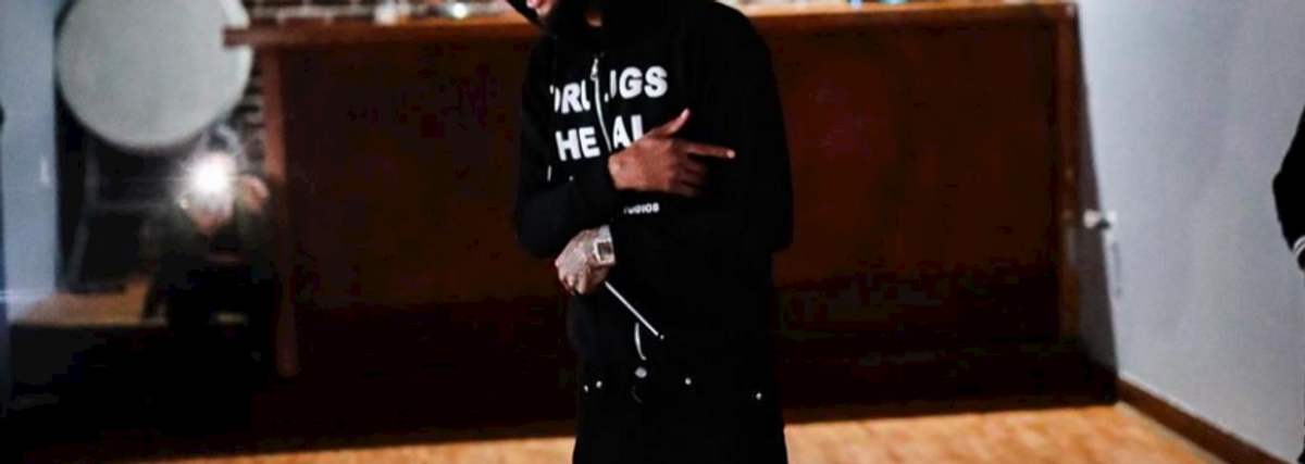 Le Wuz Studios: Clothing, Shoes & Accessories | WHAT’S ON THE STAR?