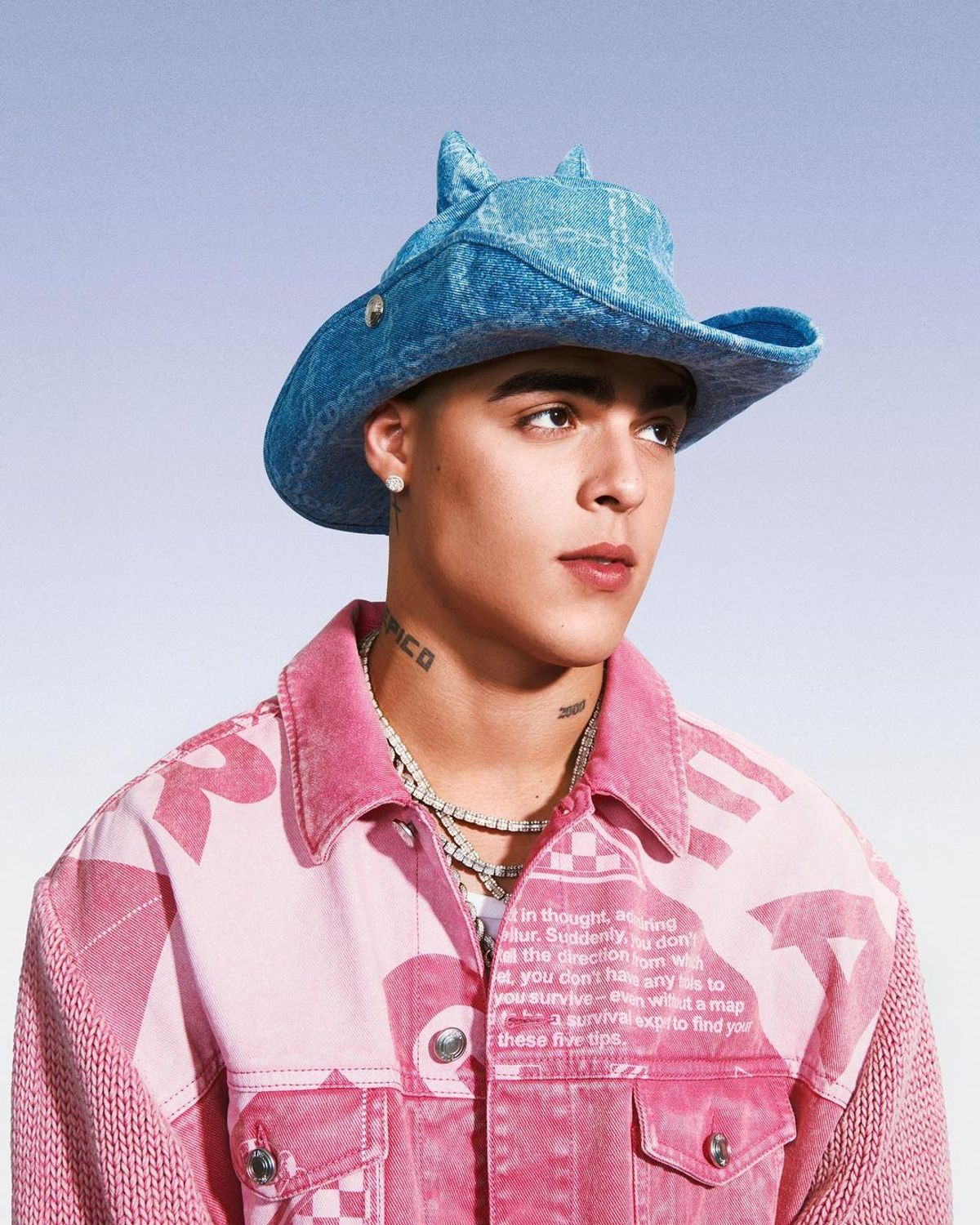 Lunay Outfit from April 12, 2022 | WHAT’S ON THE STAR?