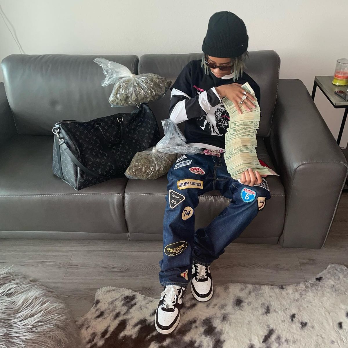 Kashdami Outfit from January 16, 2022 | WHAT’S ON THE STAR?