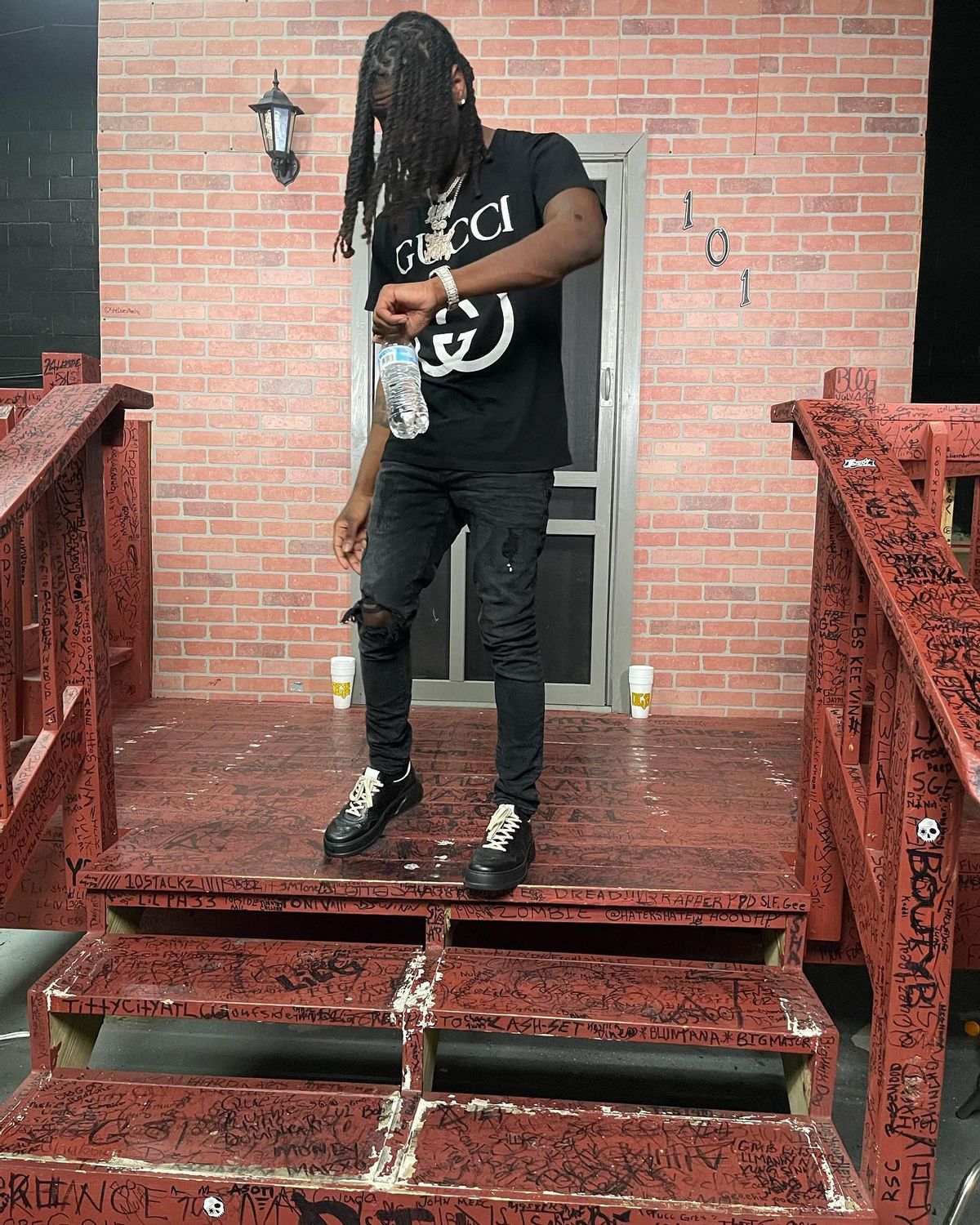 SleazyWorld Go: Outfits, Clothes, Style and Fashion | WHAT’S ON THE STAR?