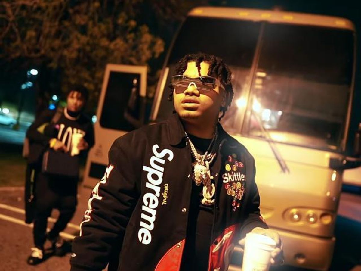 No Cap Outfits in "No Hook" Video | WHAT’S ON THE STAR?