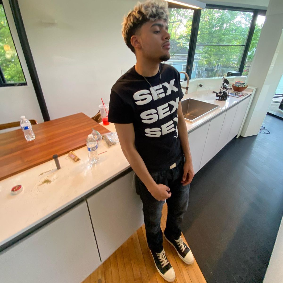 Eli Juggz Outfit from May 6, 2022 | WHAT’S ON THE STAR?