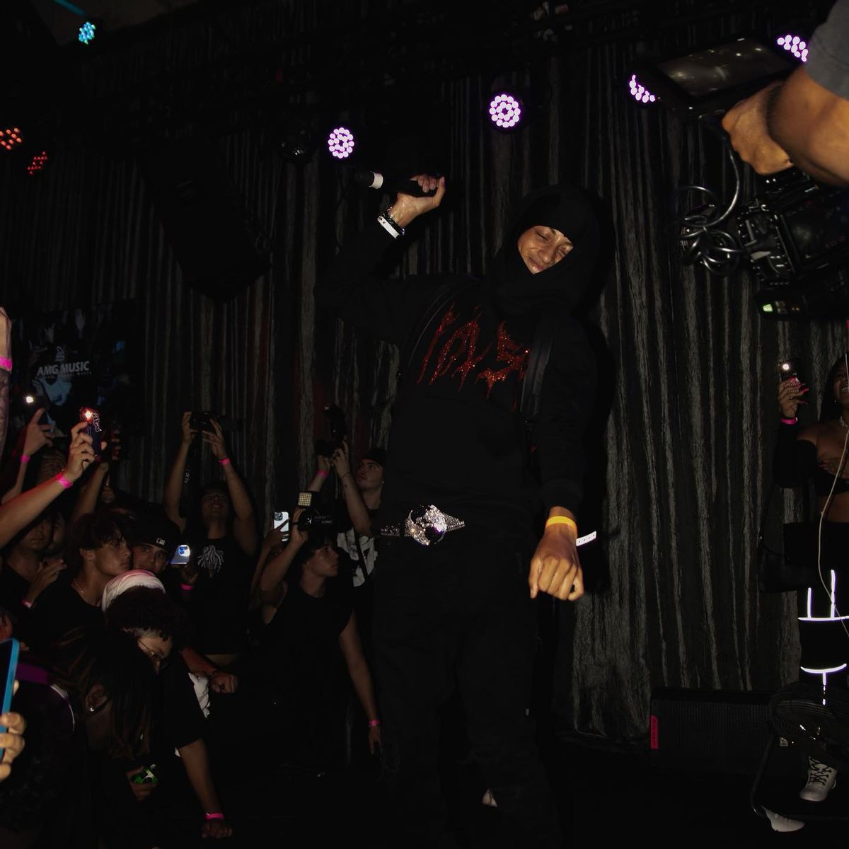 Slump6s Outfit from May 9, 2022 | WHAT’S ON THE STAR?