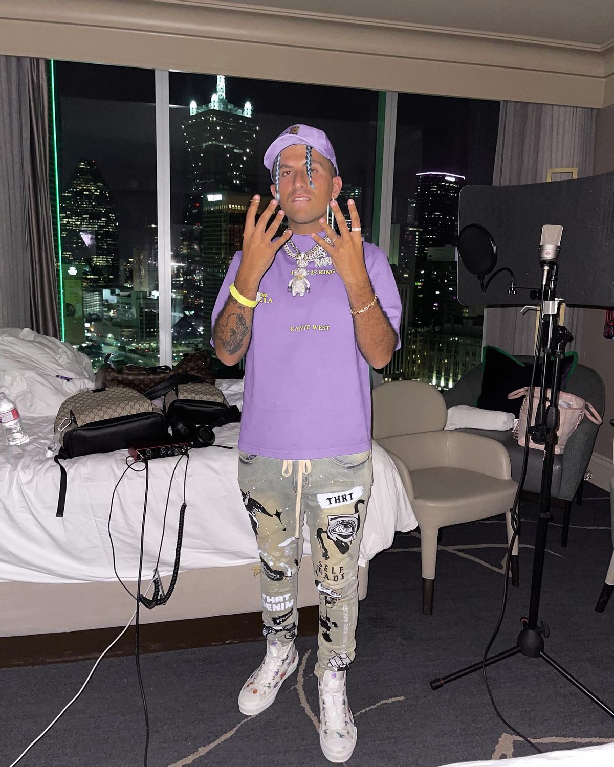 Rarri Outfit from December 21, 2021 | WHAT’S ON THE STAR?