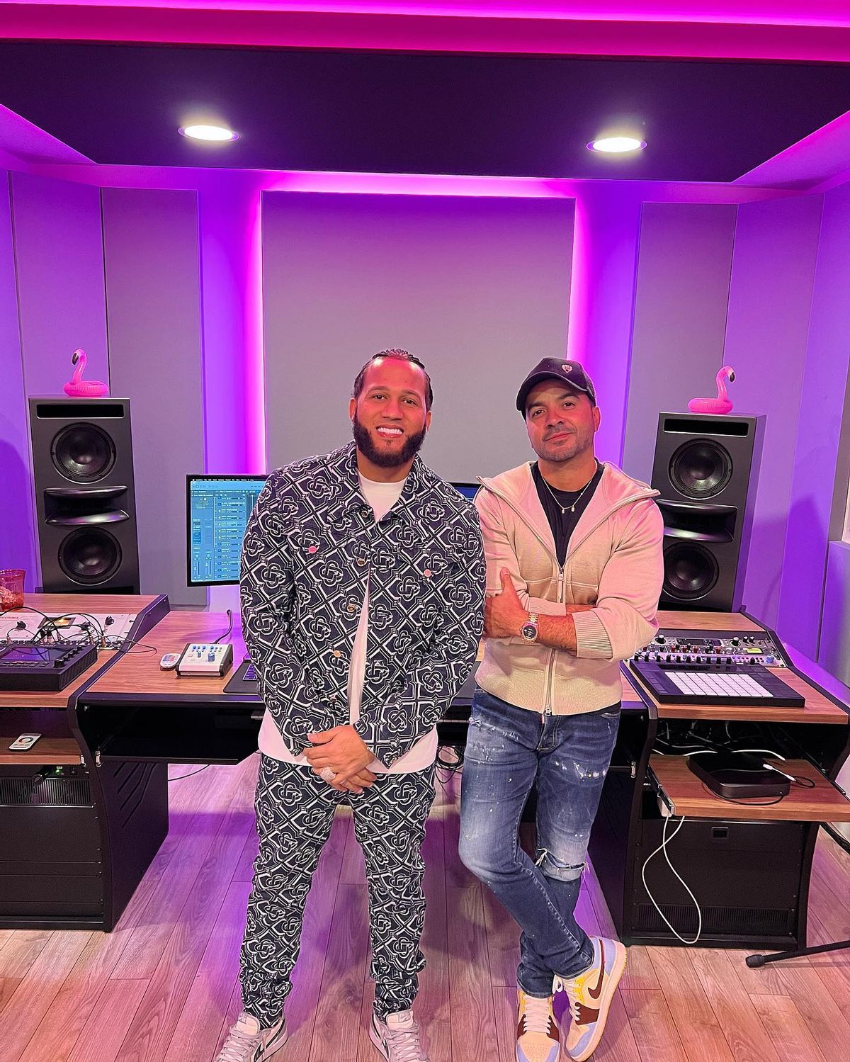 El Alfa El Jefe Outfit from May 12, 2022 | WHAT’S ON THE STAR?