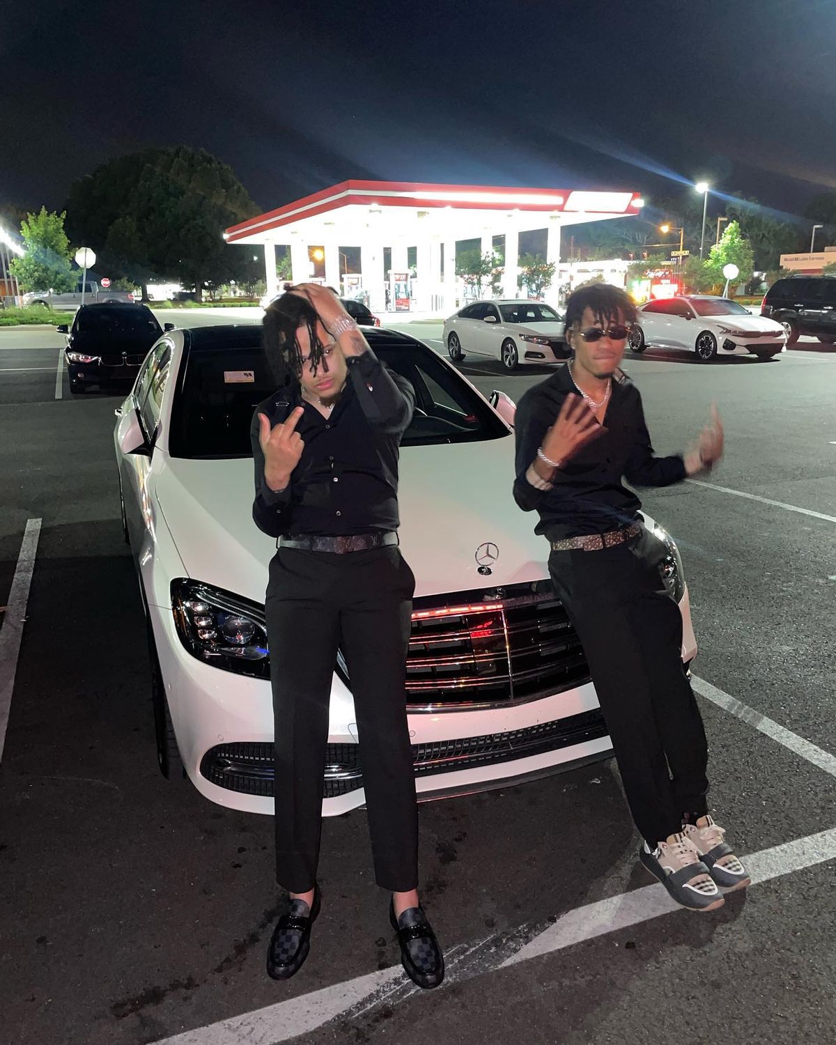 Summrs Outfit from May 15, 2022 | WHAT’S ON THE STAR?