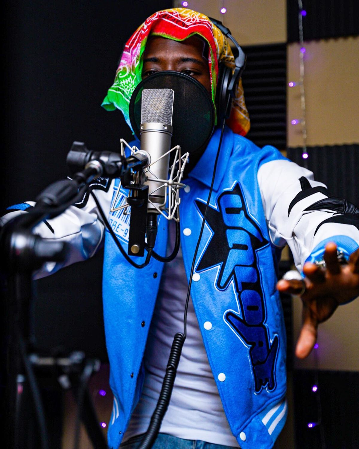 2Rare Outfit from April 30, 2022 | WHAT’S ON THE STAR?