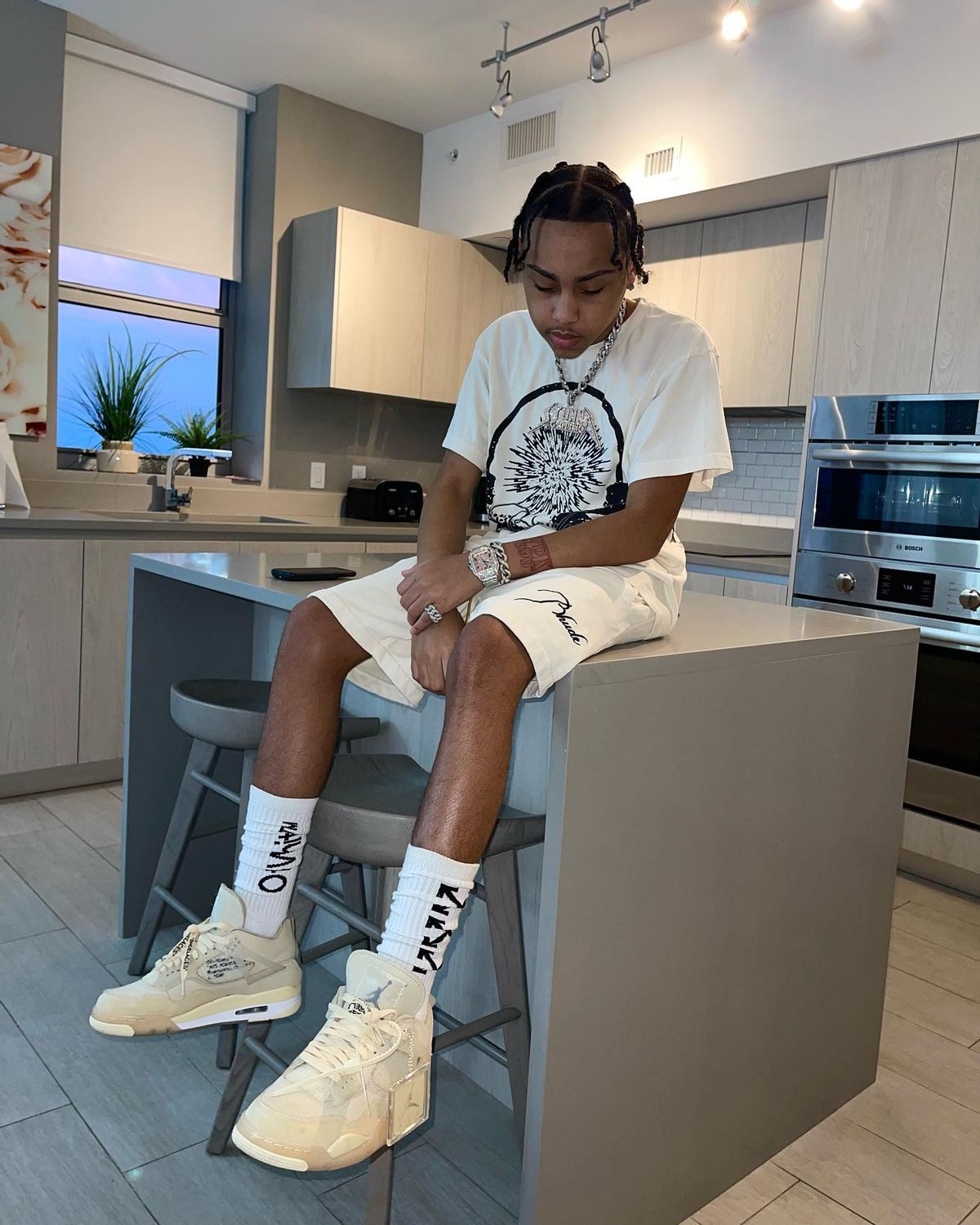 Stunna Gambino Outfit from March 26, 2022 | WHAT’S ON THE STAR?