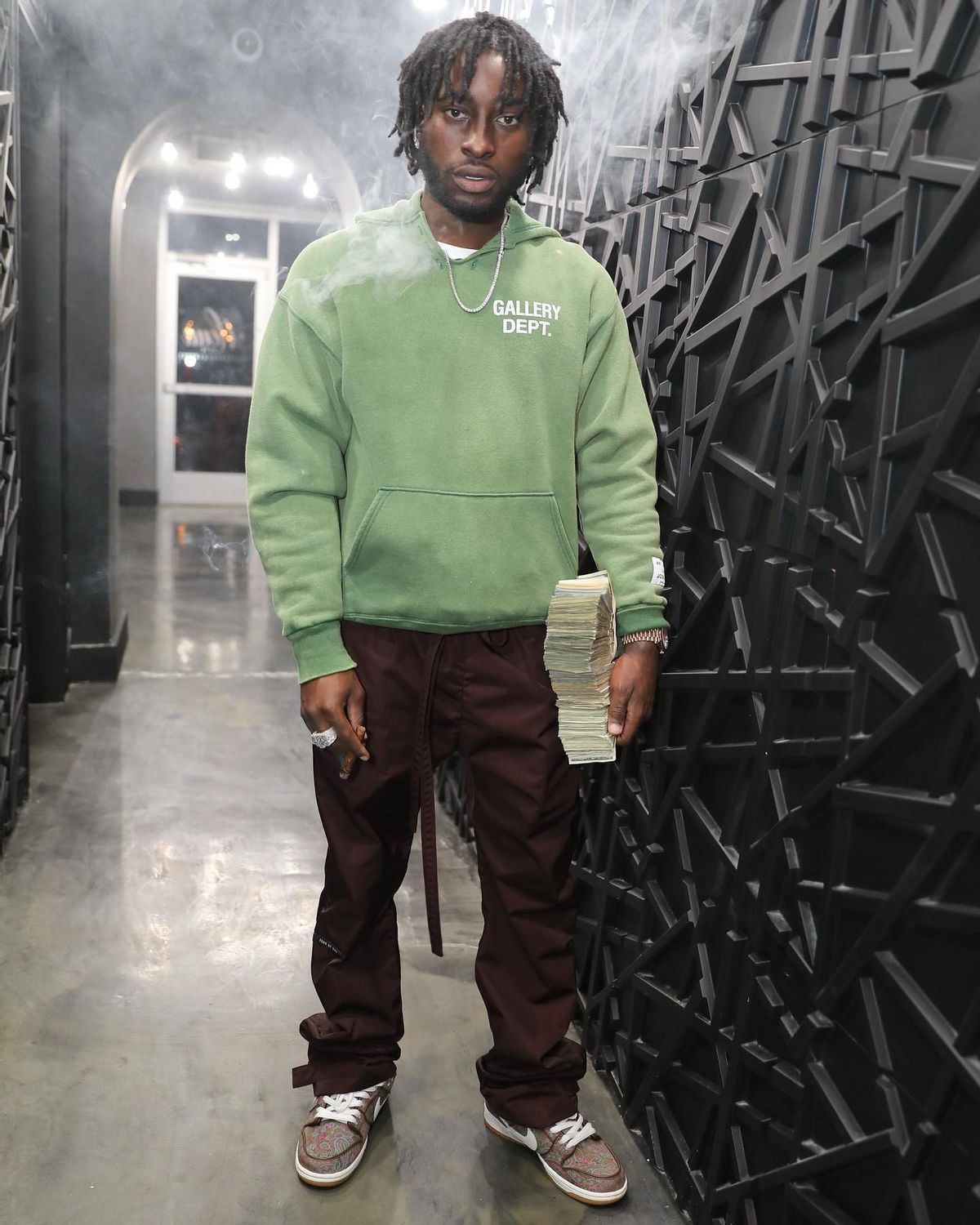 Lil Dann Outfit from May 8, 2022 | WHAT’S ON THE STAR?