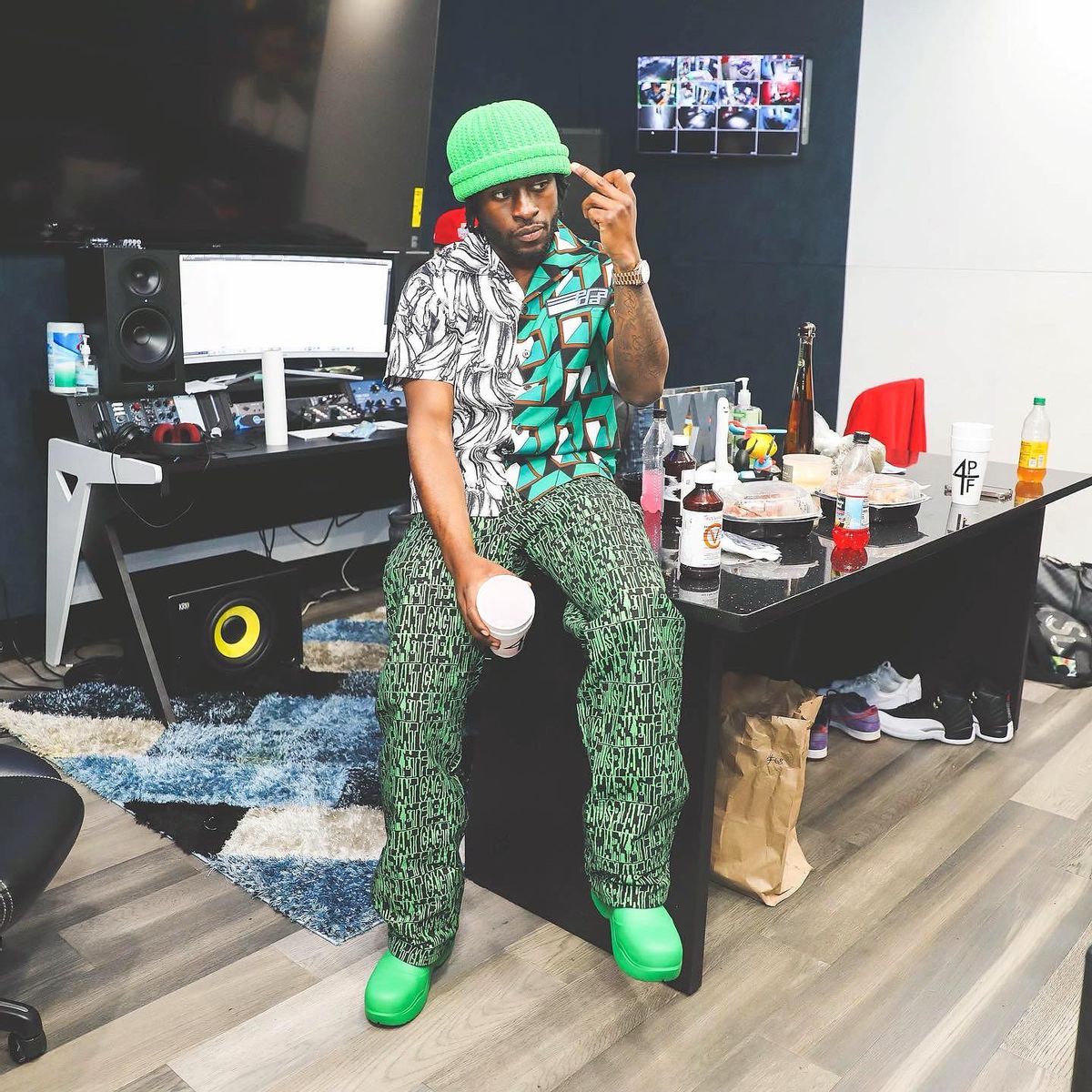 Lil Dann Outfit from April 8, 2022 | WHAT’S ON THE STAR?