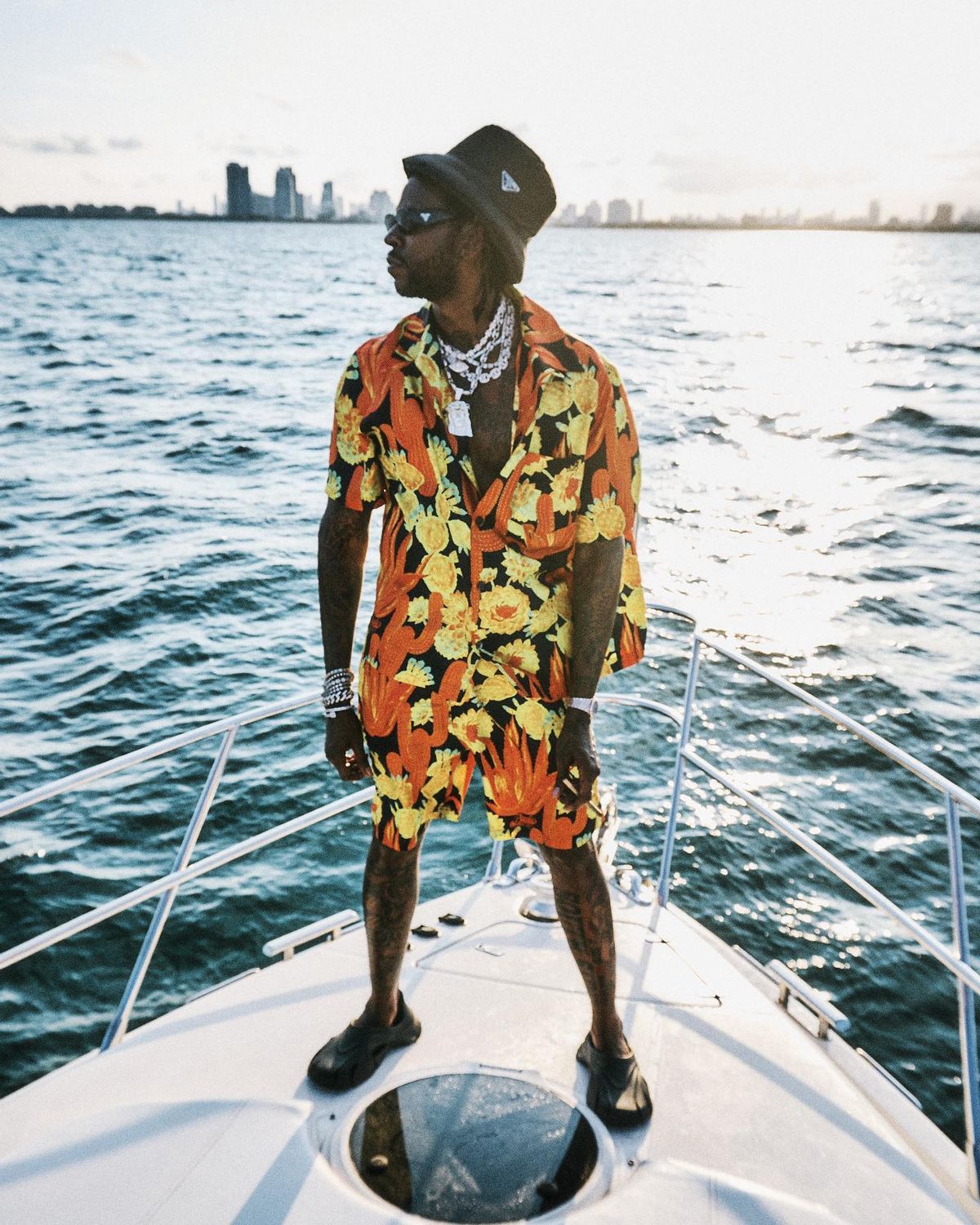 2 Chainz Outfit from May 19, 2022 | WHAT’S ON THE STAR?