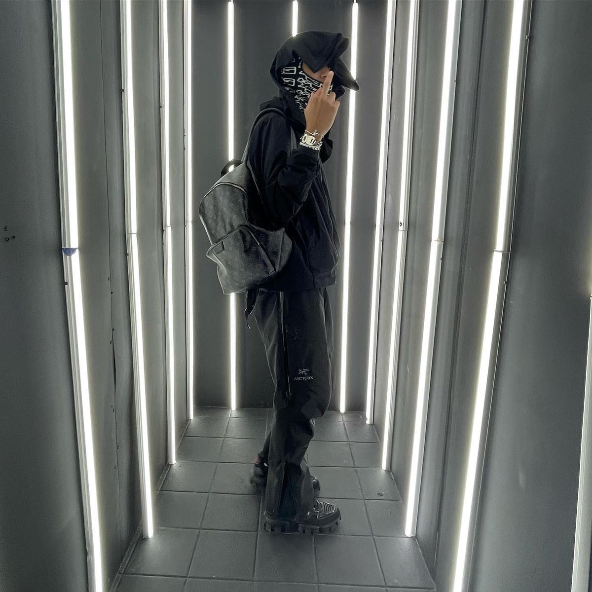 Slump6s Outfit from May 21, 2022 | WHAT’S ON THE STAR?