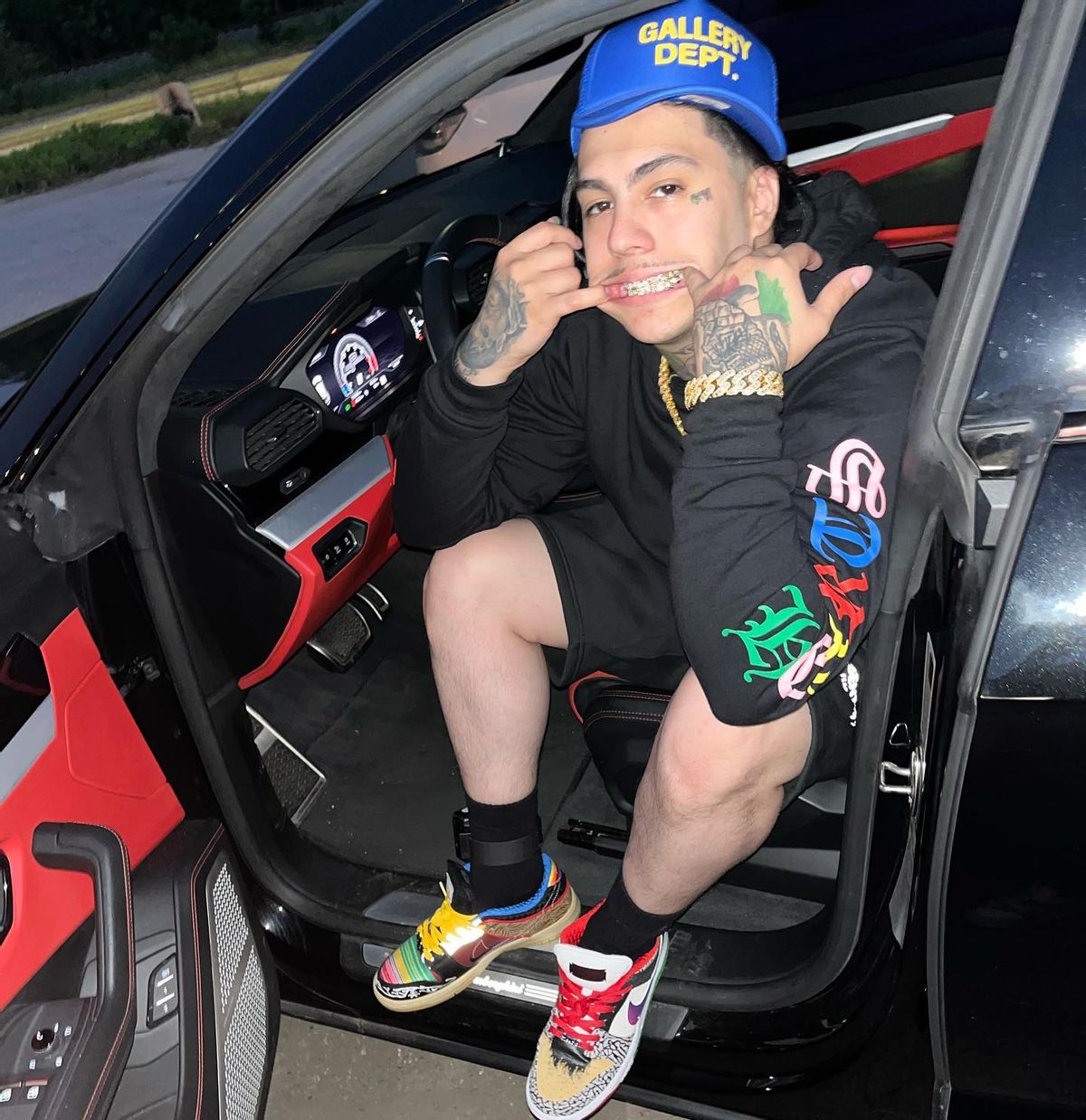 Peso Peso Outfit from May 2, 2022 | WHAT’S ON THE STAR?