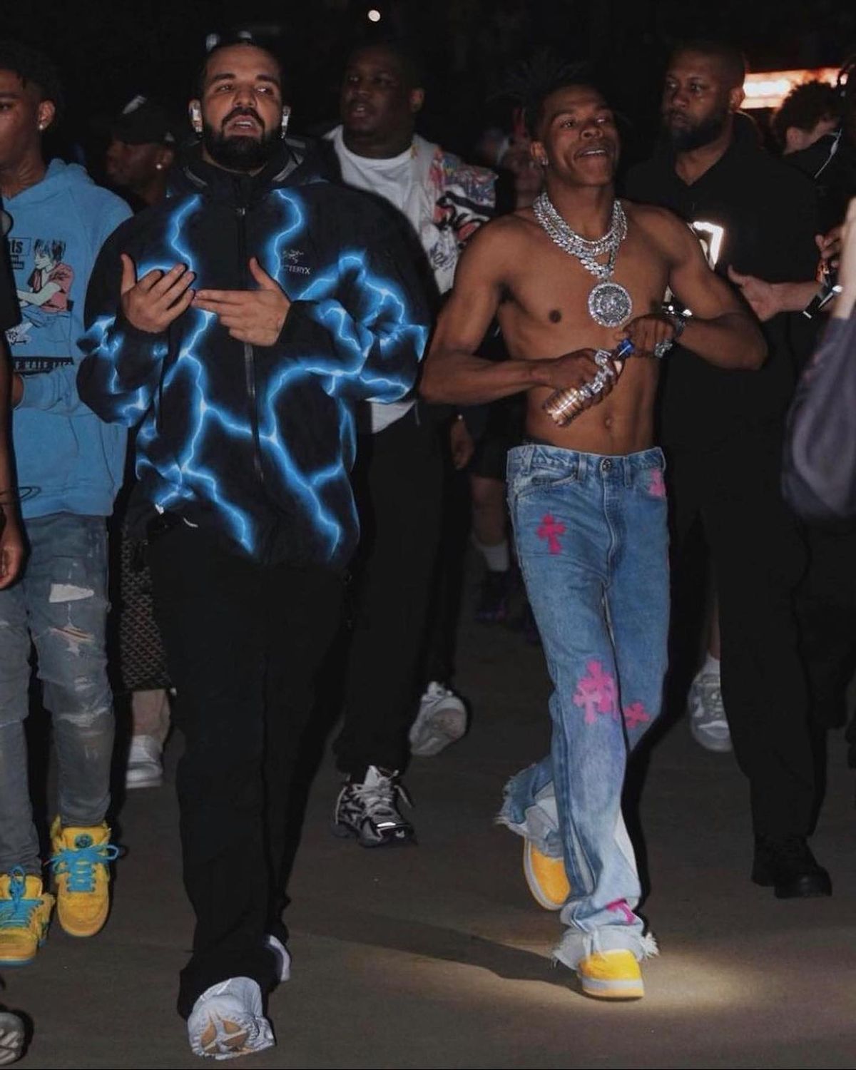 Drake Outfit from May 24, 2022 | WHAT’S ON THE STAR?