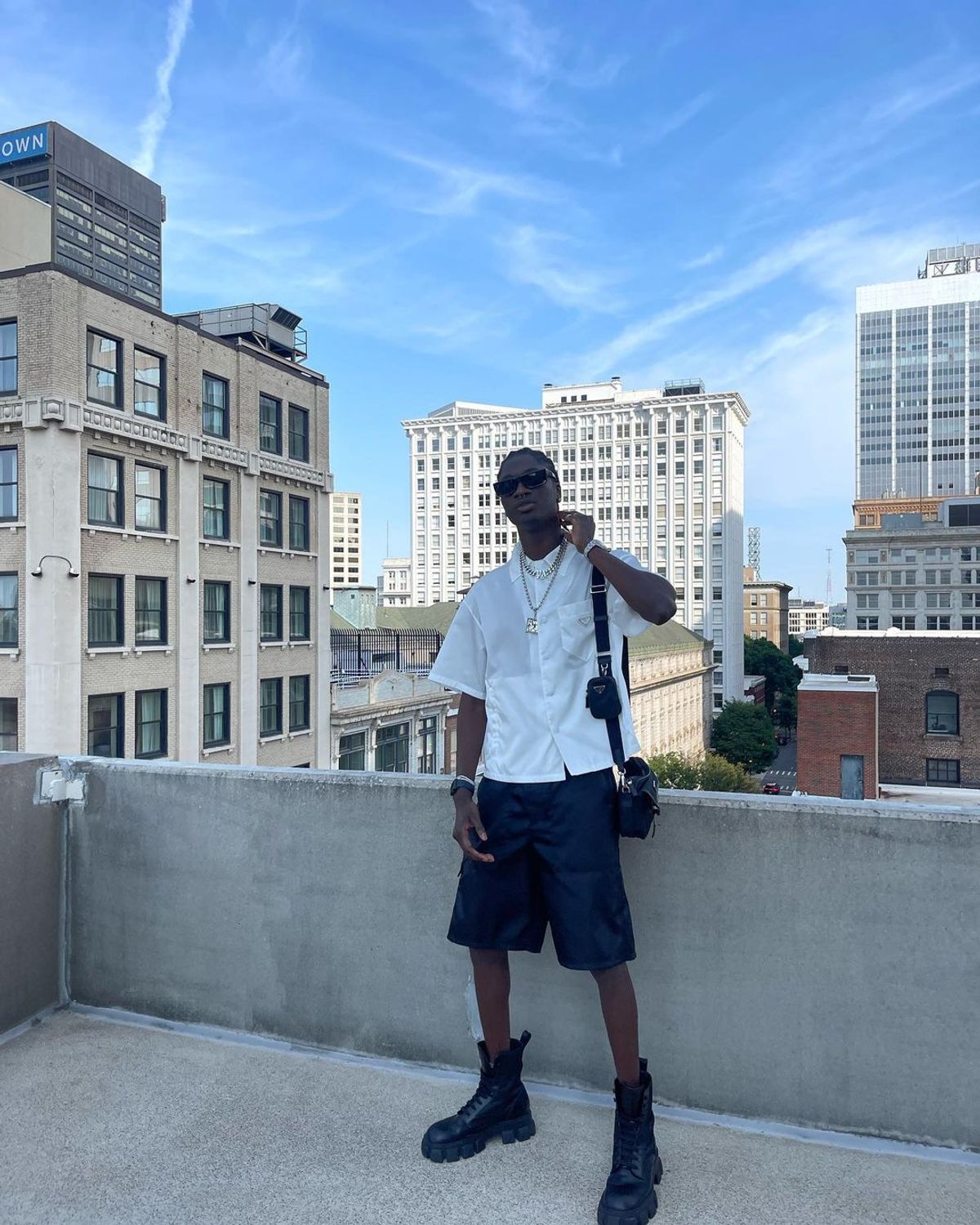 Jnr Choi Outfit from May 24, 2022 | WHAT’S ON THE STAR?