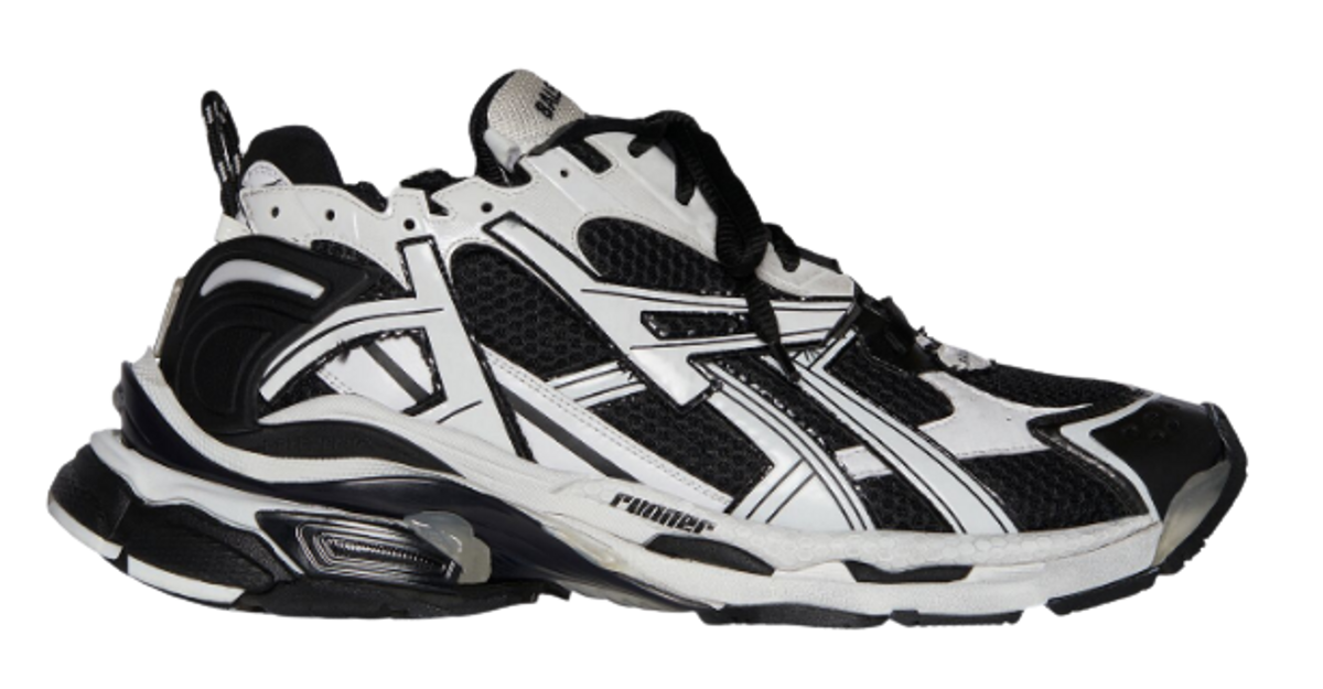 Balenciaga Runner Black White Sneakers | WHAT’S ON THE STAR?