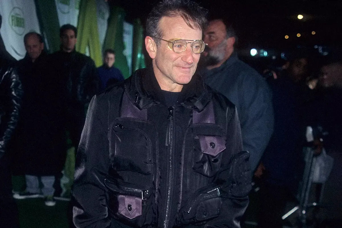 Robin Williams: Outfits, Clothes, Style and Fashion | WHAT’S ON THE STAR?