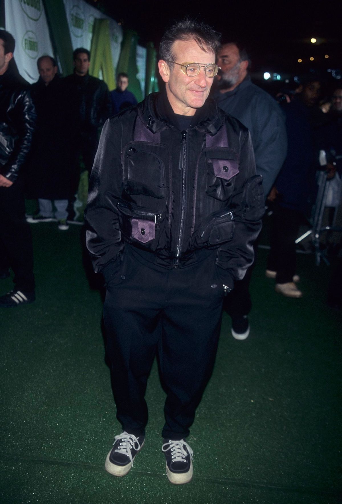 Robin Williams Outfit from June 4, 1997 | WHAT’S ON THE STAR?