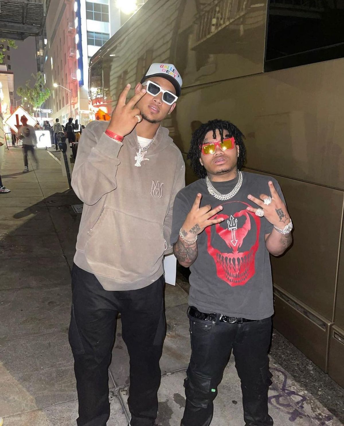 No Cap Outfit from May 30, 2022 | WHAT’S ON THE STAR?