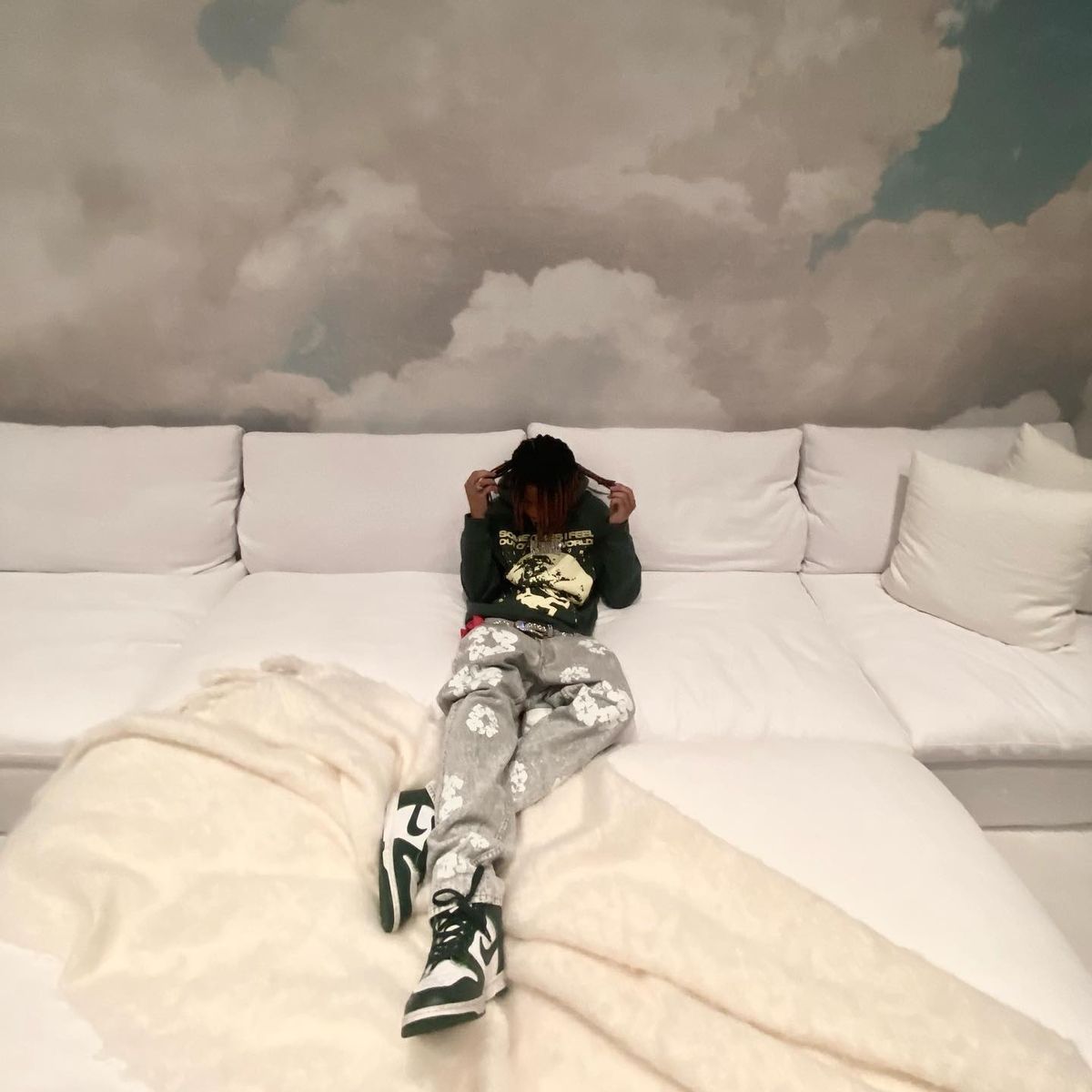 Kashdami Outfit from June 7, 2022 | WHAT’S ON THE STAR?