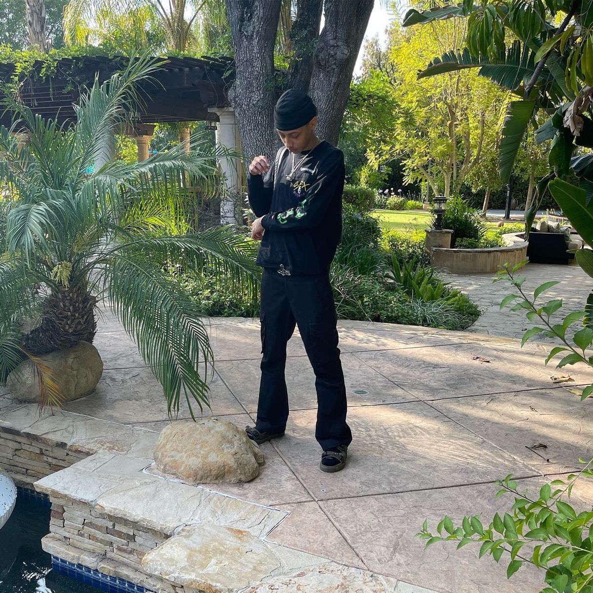 Slump6s Outfit from June 11, 2022 | WHAT’S ON THE STAR?