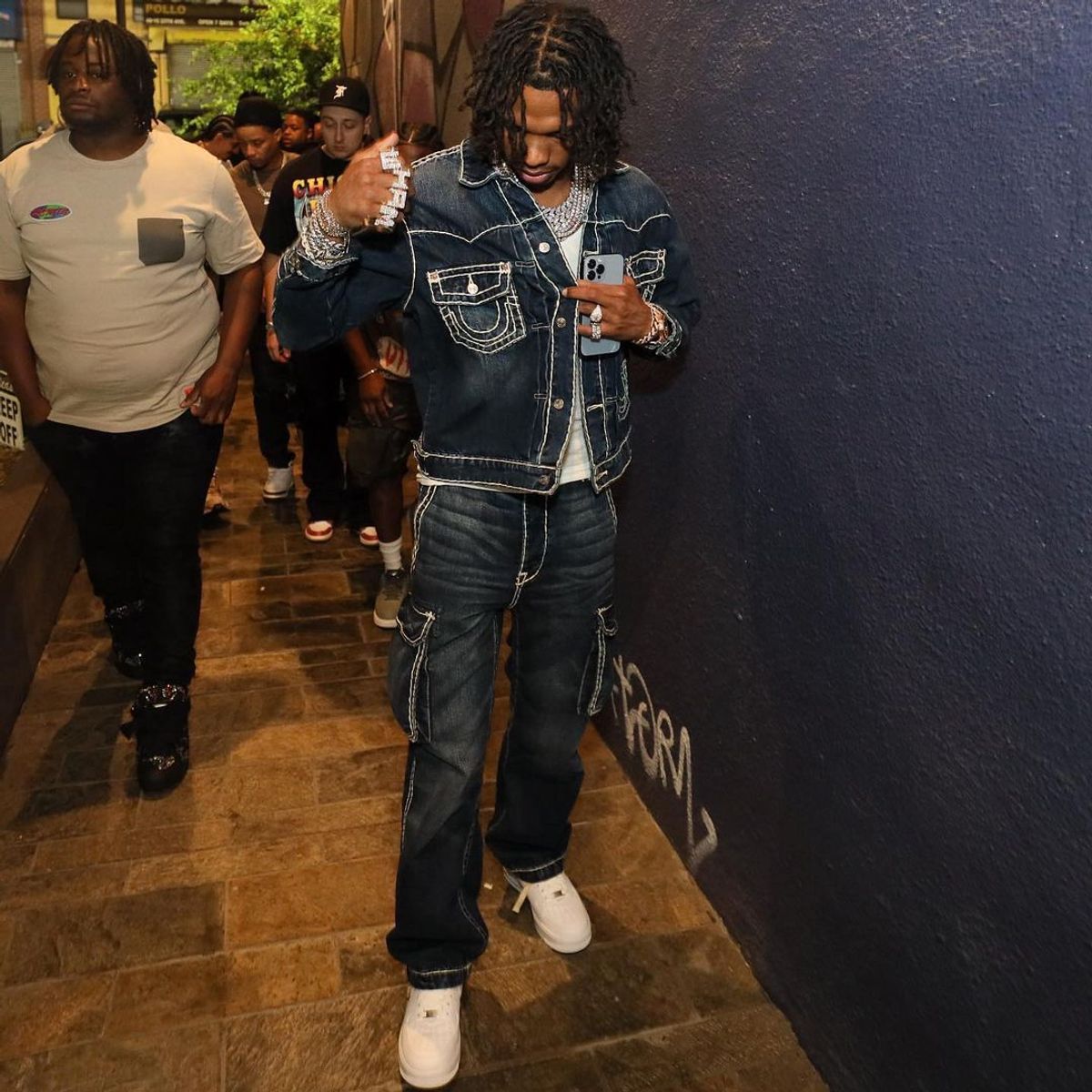 Lil Baby Outfit from June 14, 2022 | WHAT’S ON THE STAR?