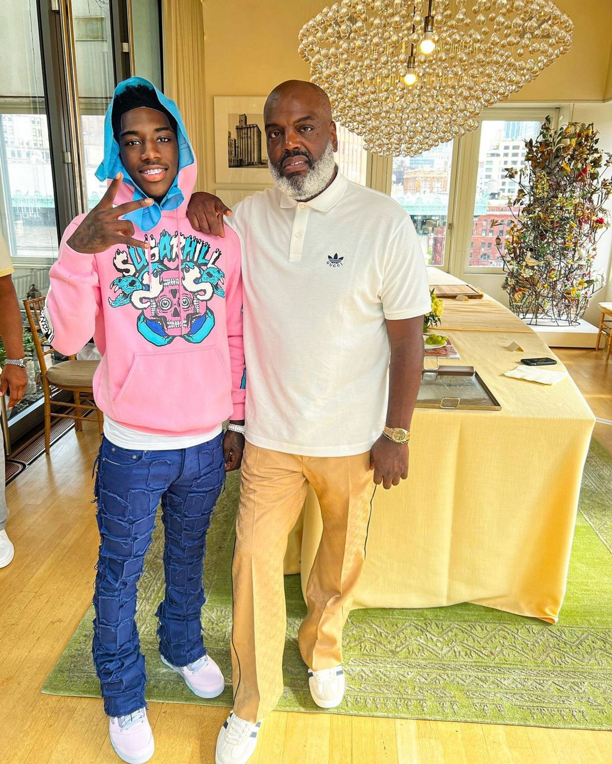 2Rare Outfit from June 13, 2022 | WHAT’S ON THE STAR?