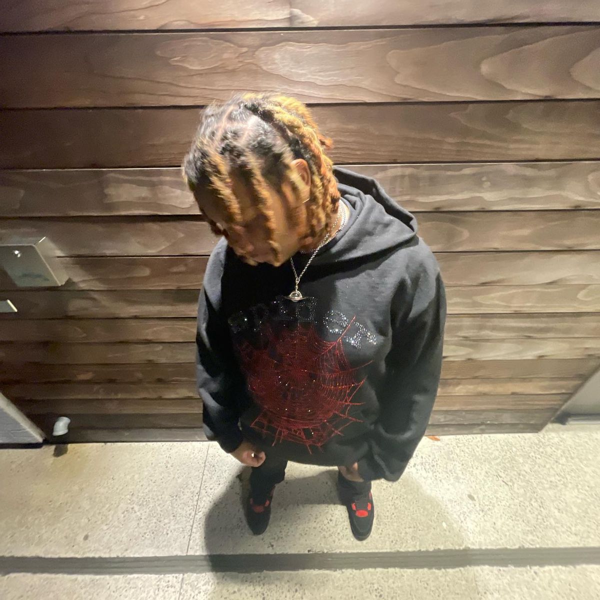 Xhulooo Outfit from June 22, 2022 | WHAT’S ON THE STAR?