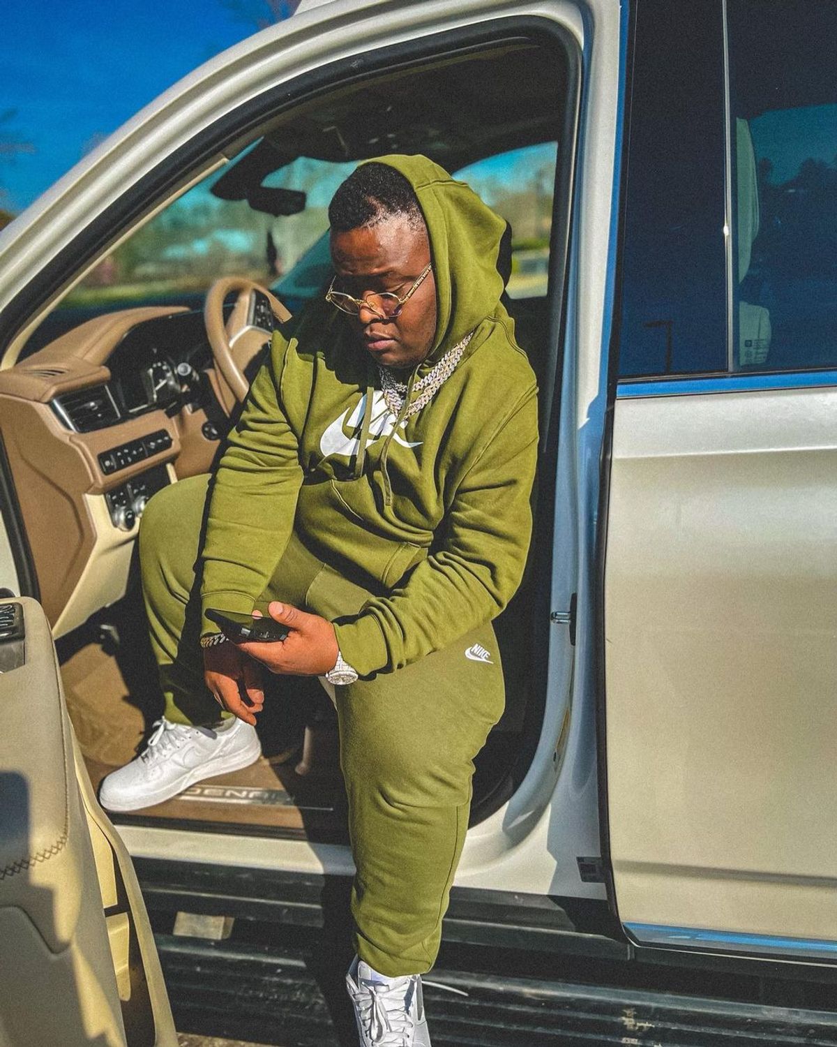 Morray Outfit from February 15, 2022 | WHAT’S ON THE STAR?