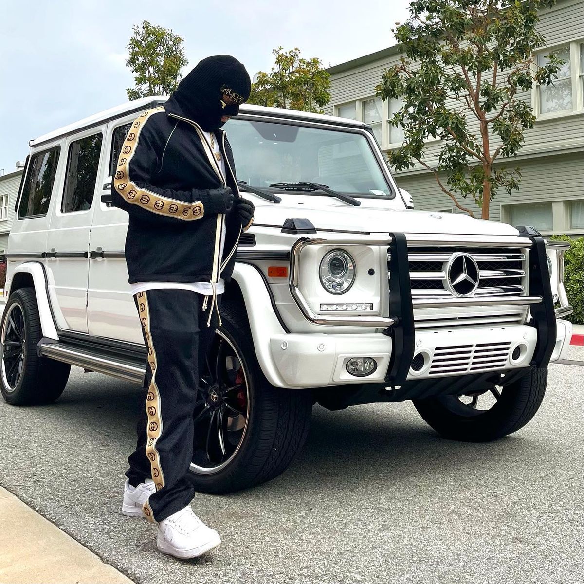 Lil Toe Outfit from April 1, 2022 | WHAT’S ON THE STAR?