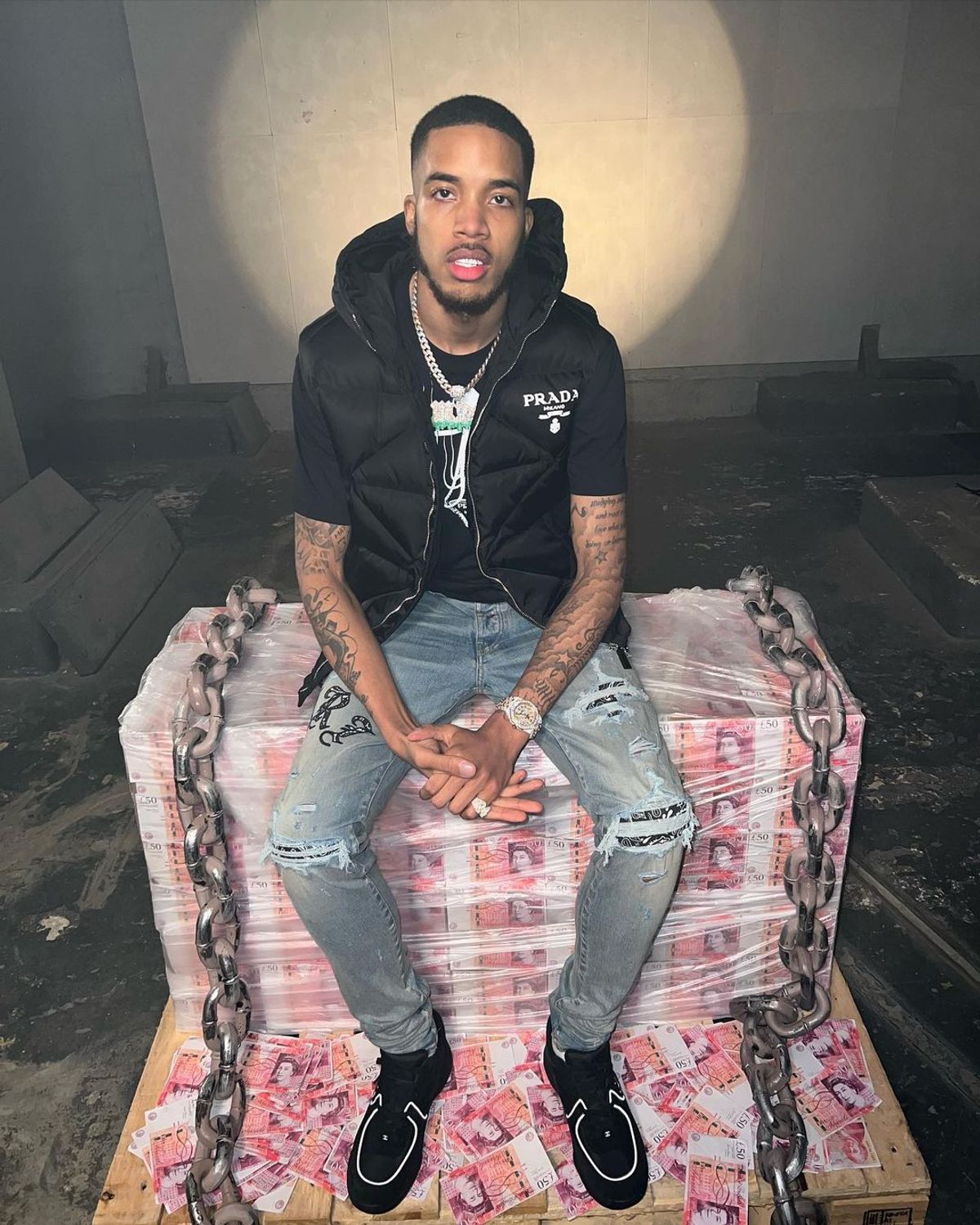 M24 Outfit from April 11, 2022 | WHAT’S ON THE STAR?