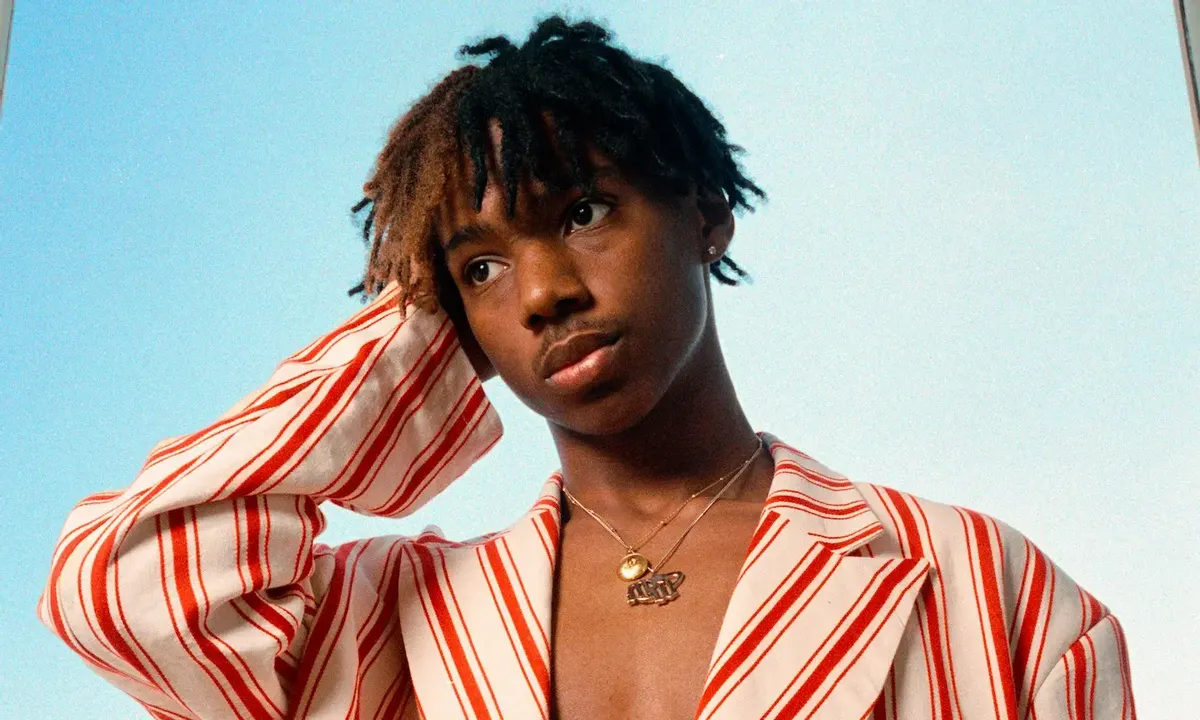 Midwxst: Outfits, Clothes, Style and Fashion | WHAT’S ON THE STAR?