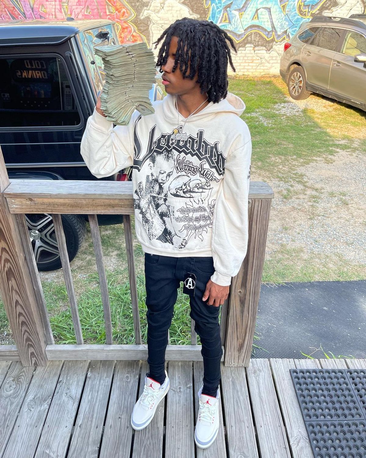 Lil Darius Outfit from June 14, 2022 | WHAT’S ON THE STAR?