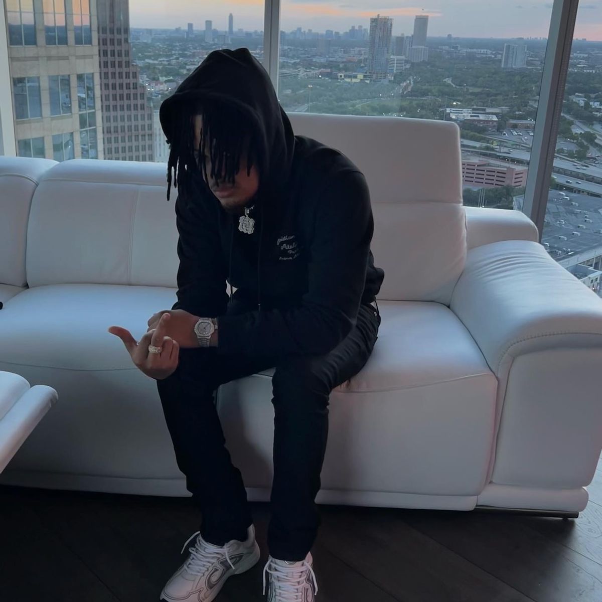 Summrs Outfit from August 8, 2022 | WHAT’S ON THE STAR?