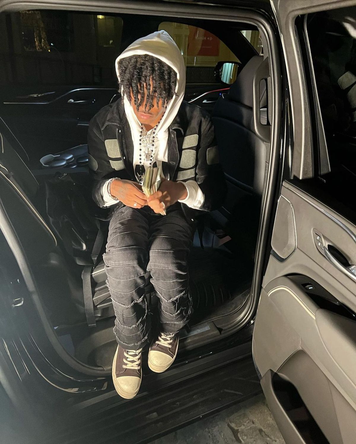 Onlybino Outfit from August 11, 2022 | WHAT’S ON THE STAR?