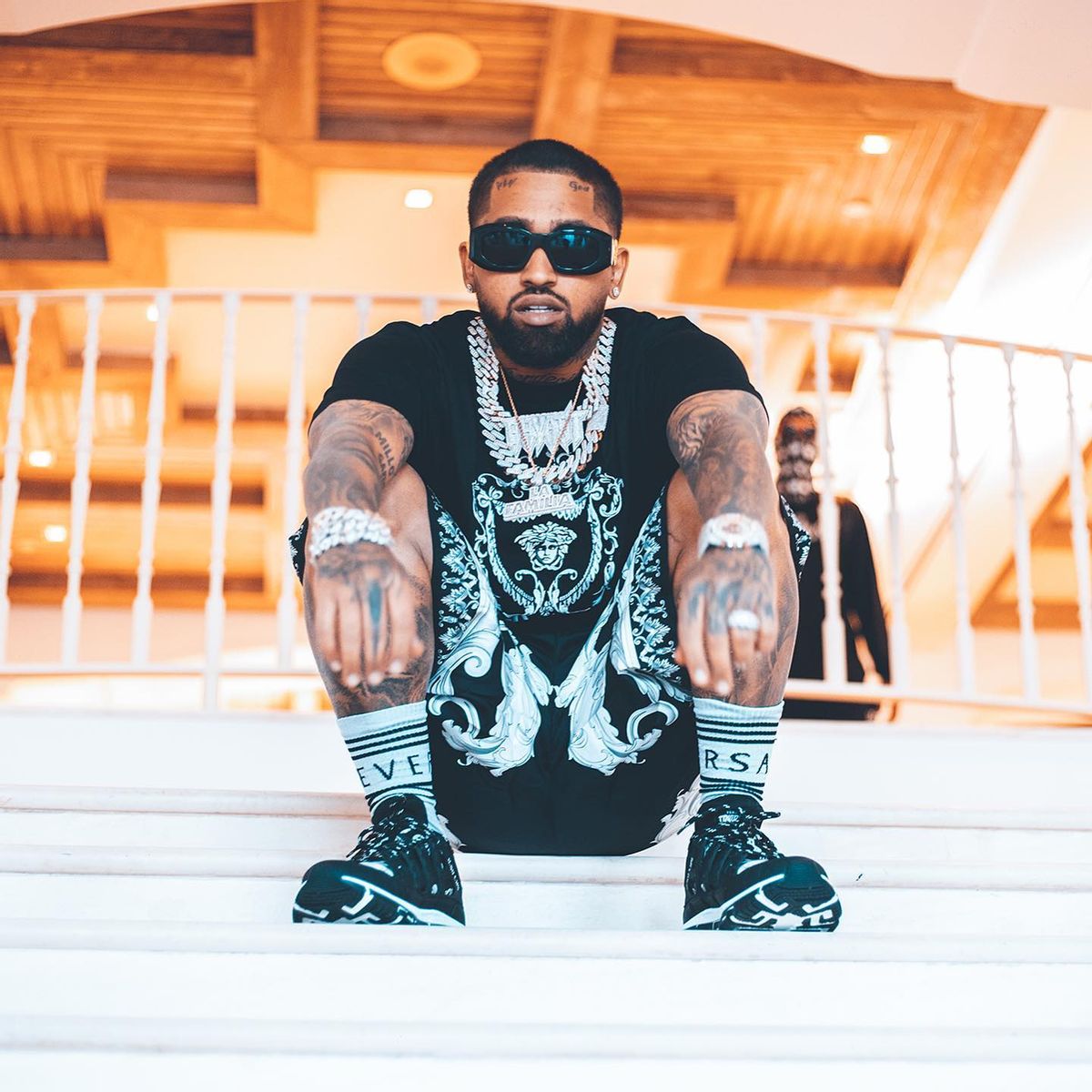 Bryant Mayers Outfit from August 12, 2022 | WHAT’S ON THE STAR?