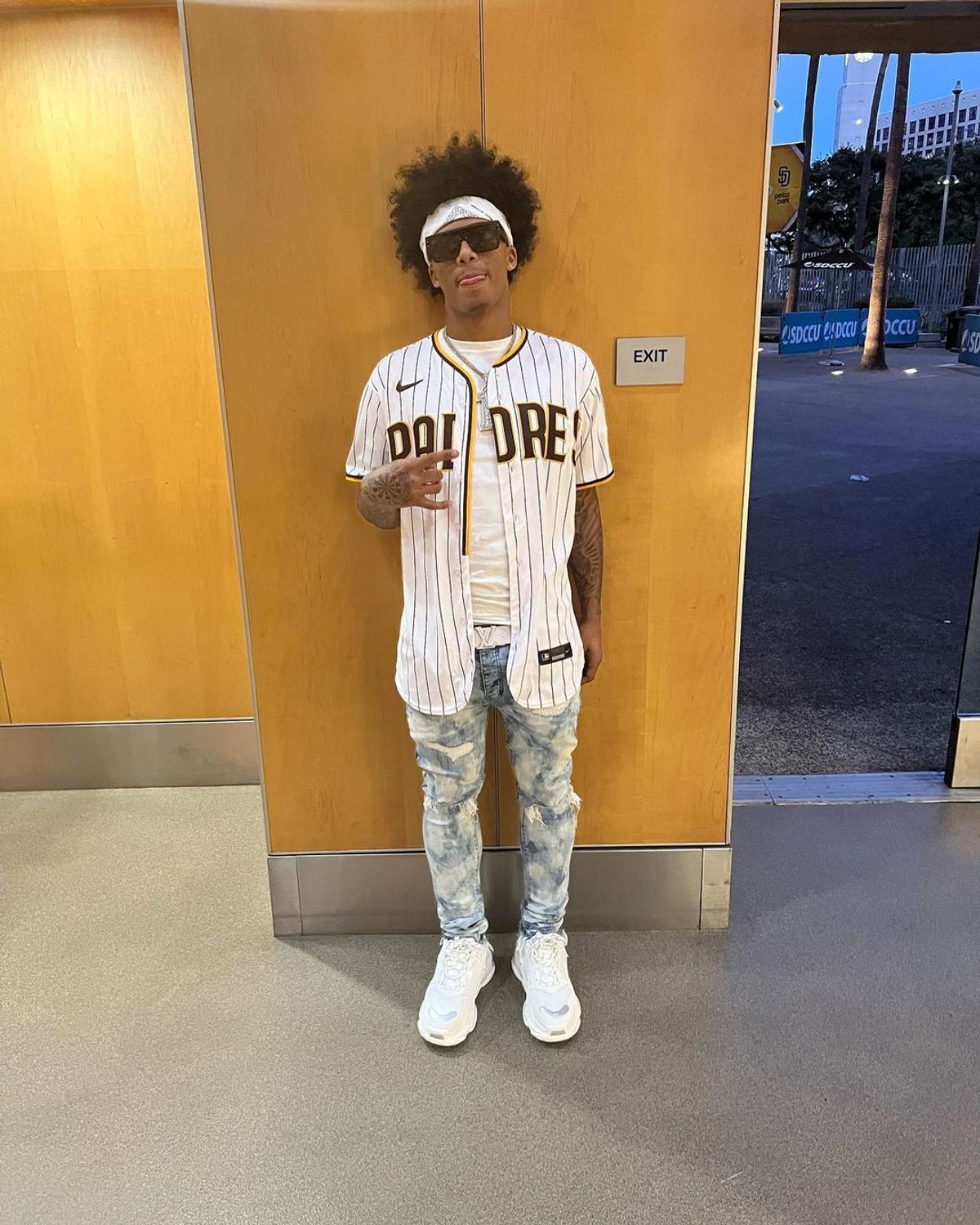 Mikey Outfit from August 19, 2022 | WHAT’S ON THE STAR?