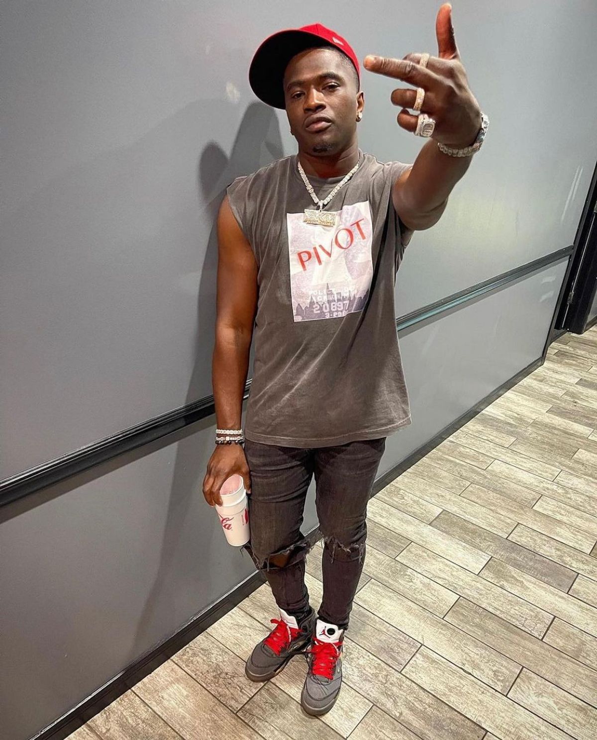 Pivot: Clothing, Shoes & Accessories | WHAT’S ON THE STAR?