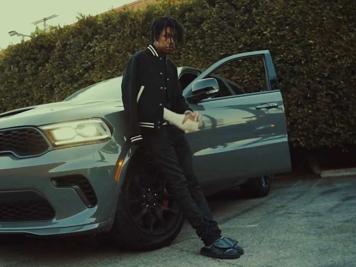 Kankan Outfits in "Hat 4 Hat" Video | WHAT’S ON THE STAR?