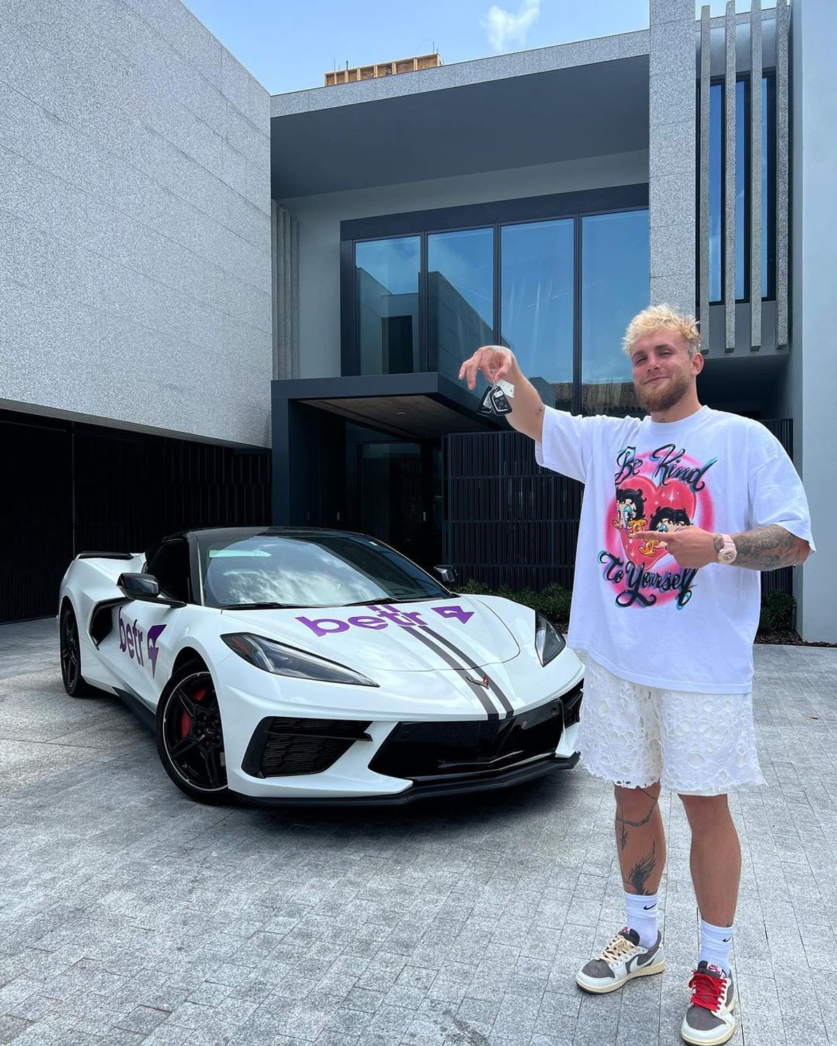 Jake Paul Outfit from August 9, 2022 | WHAT’S ON THE STAR?