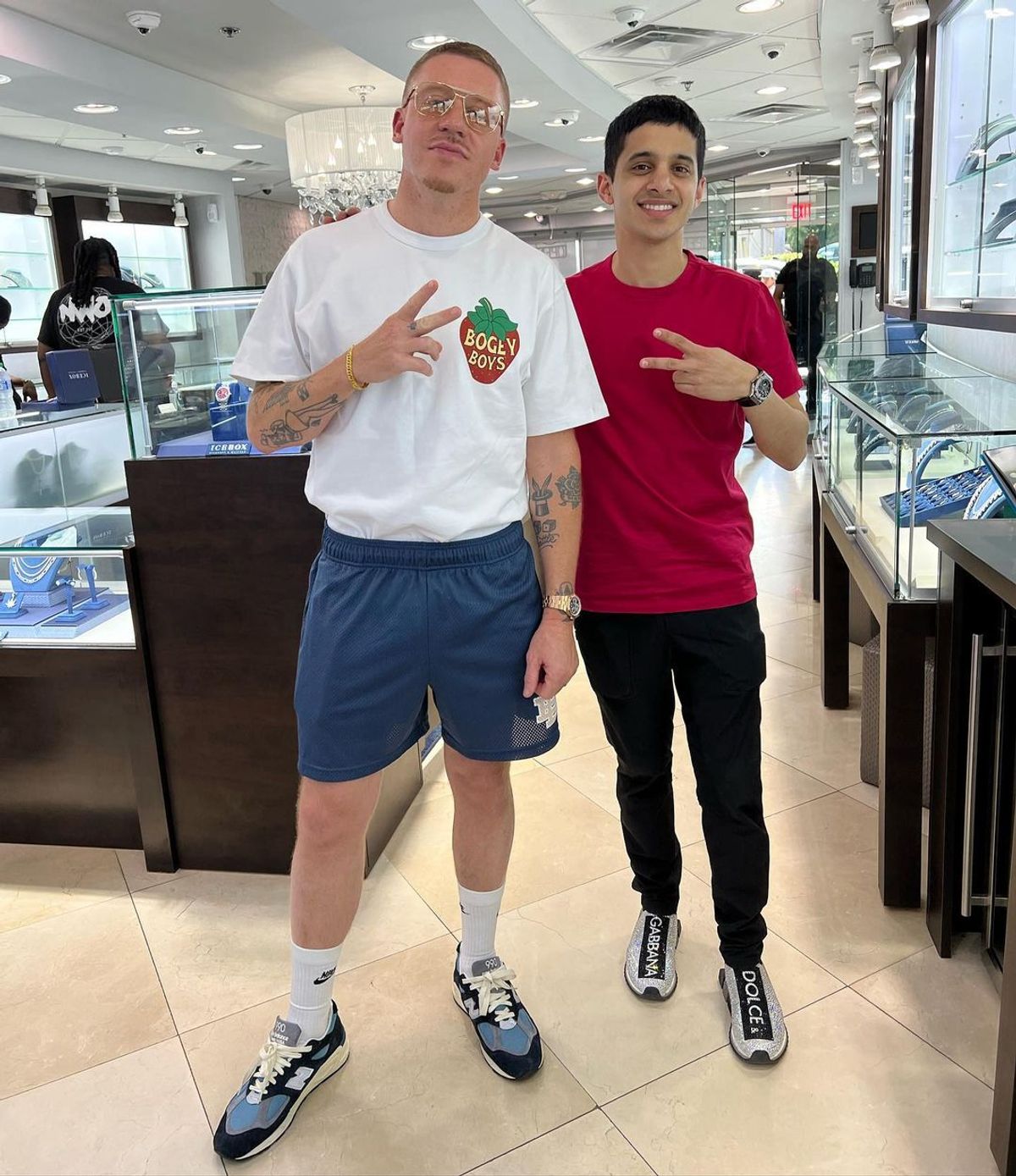 Macklemore Outfit from August 30, 2022 | WHAT’S ON THE STAR?