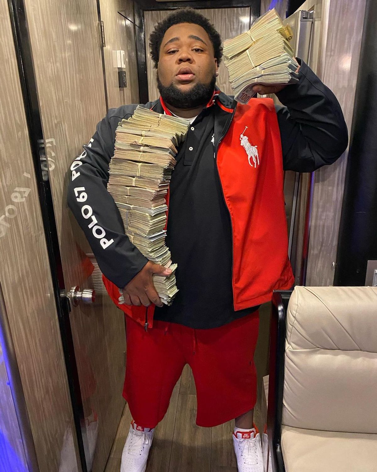 Rod Wave Outfit from January 24, 2020 | WHAT’S ON THE STAR?