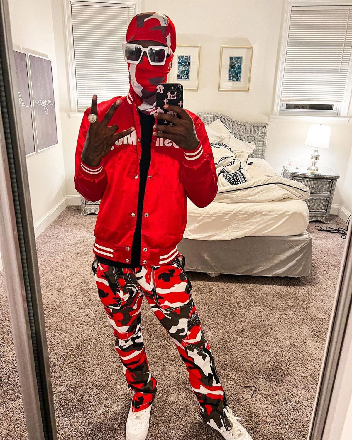 2Rare Outfit from May 20, 2022 | WHAT’S ON THE STAR?