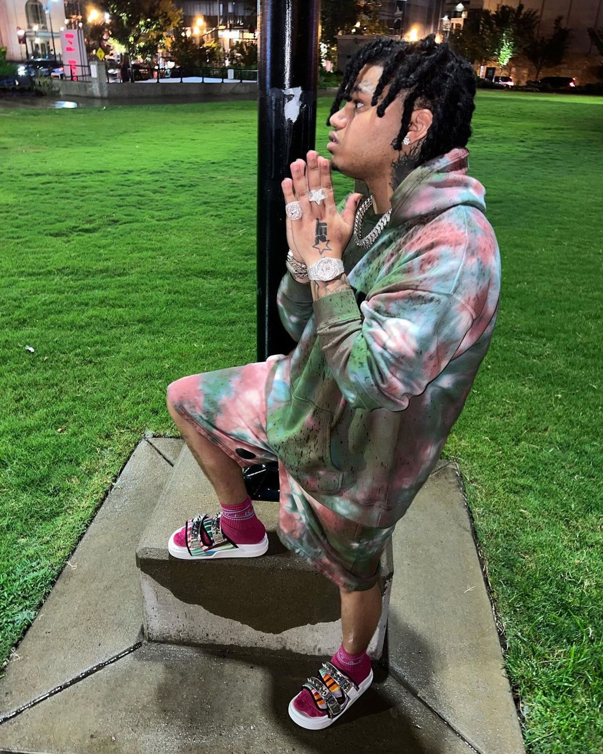 No Cap Outfit from September 4, 2022 | WHAT’S ON THE STAR?