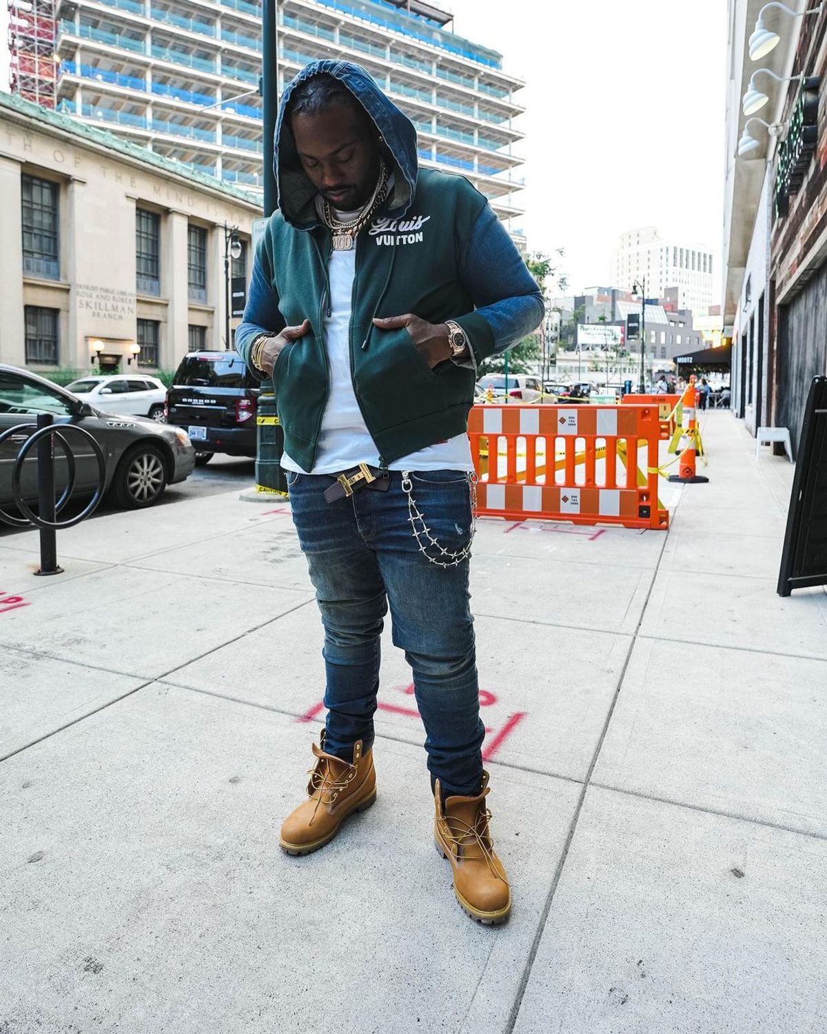 Peezy Outfit from August 27, 2022 | WHAT’S ON THE STAR?