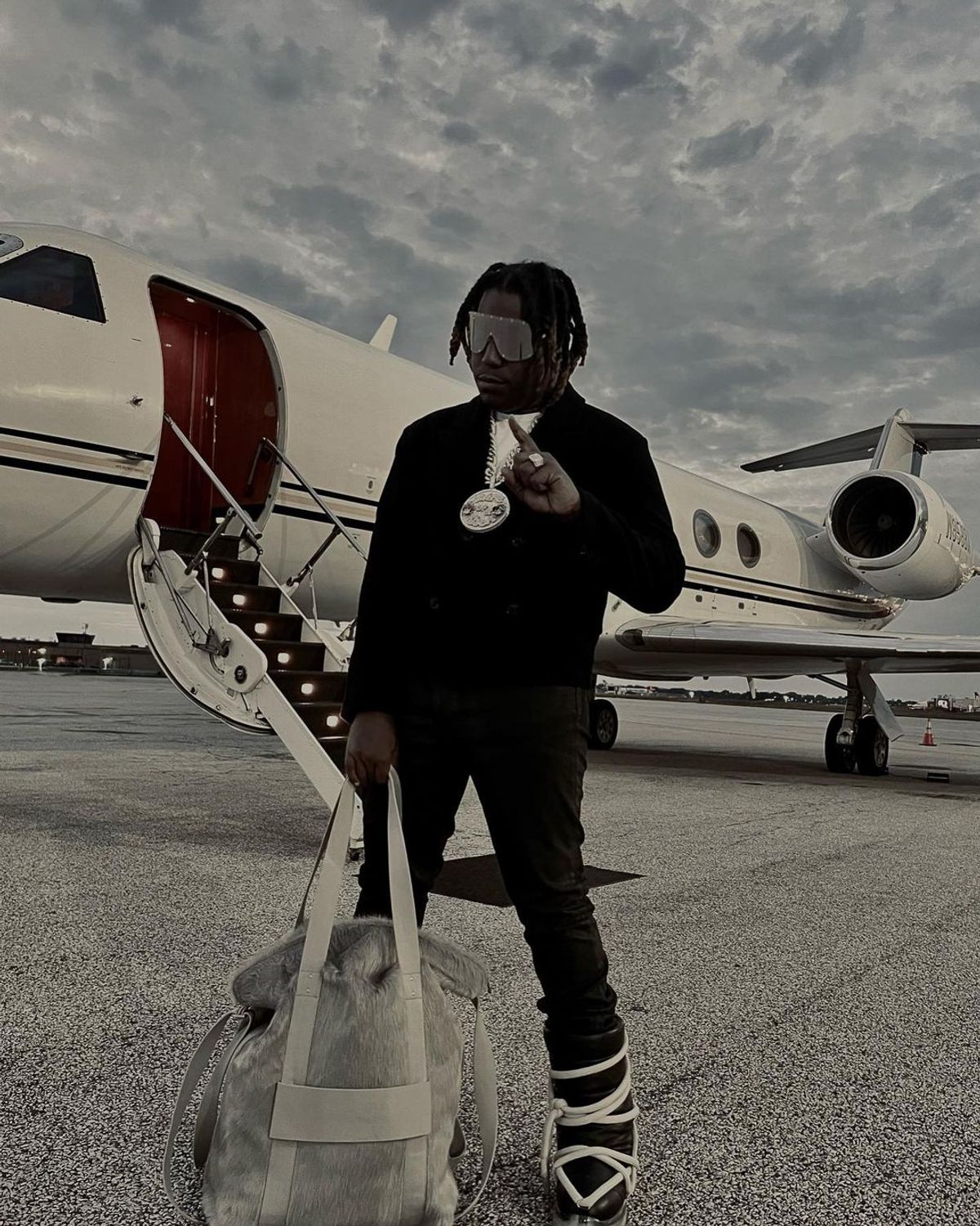 Don Toliver Outfit from September 22, 2022 | WHAT’S ON THE STAR?