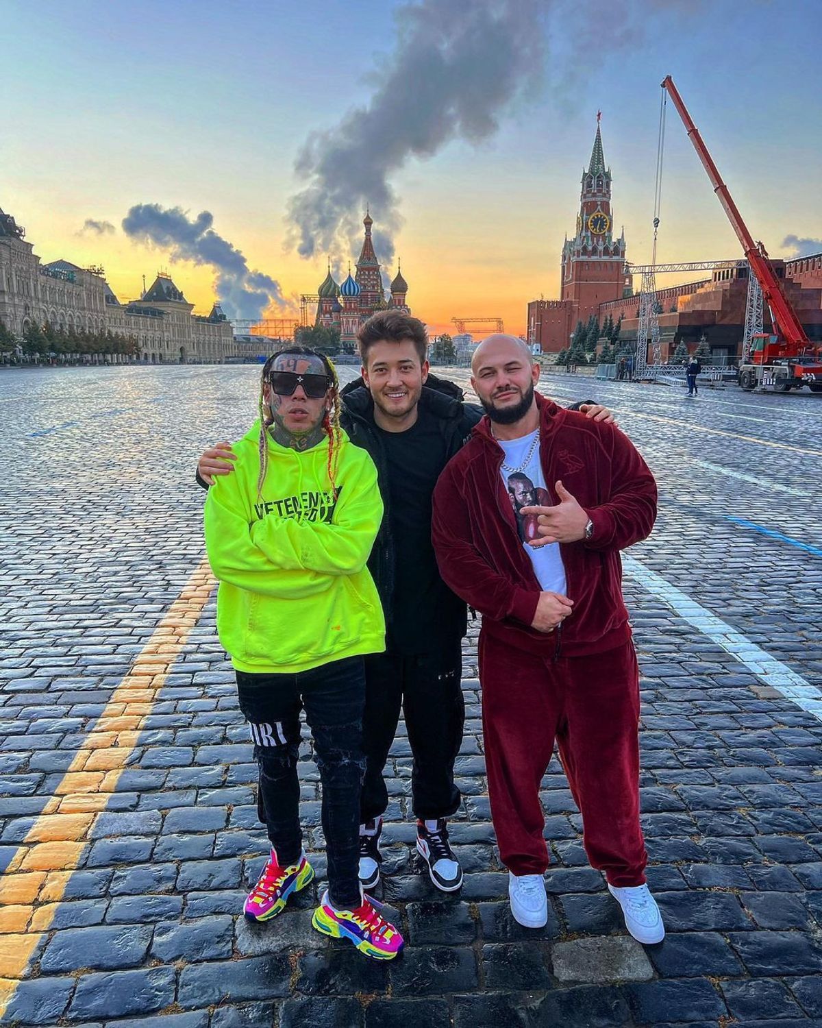 6ix9ine Outfit from September 27, 2022 | WHAT’S ON THE STAR?