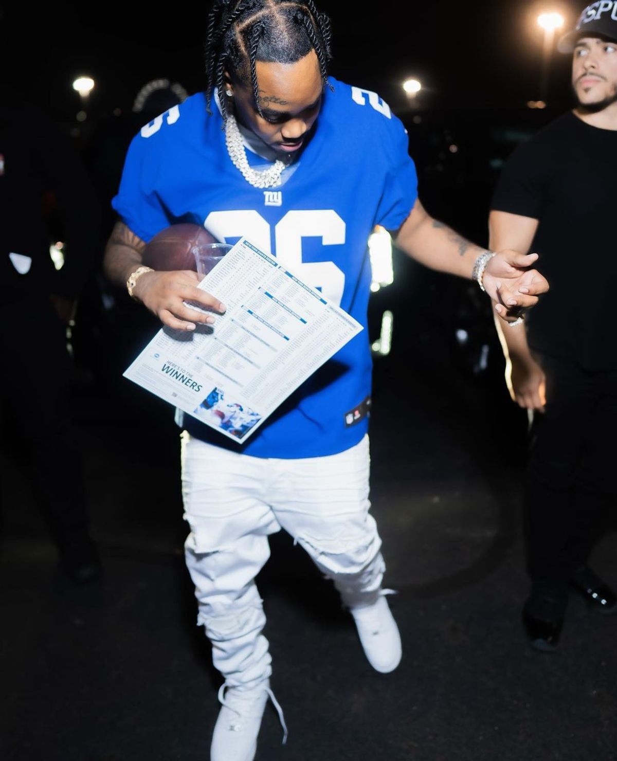 Fivio Foreign Outfit from September 27, 2022 | WHAT’S ON THE STAR?