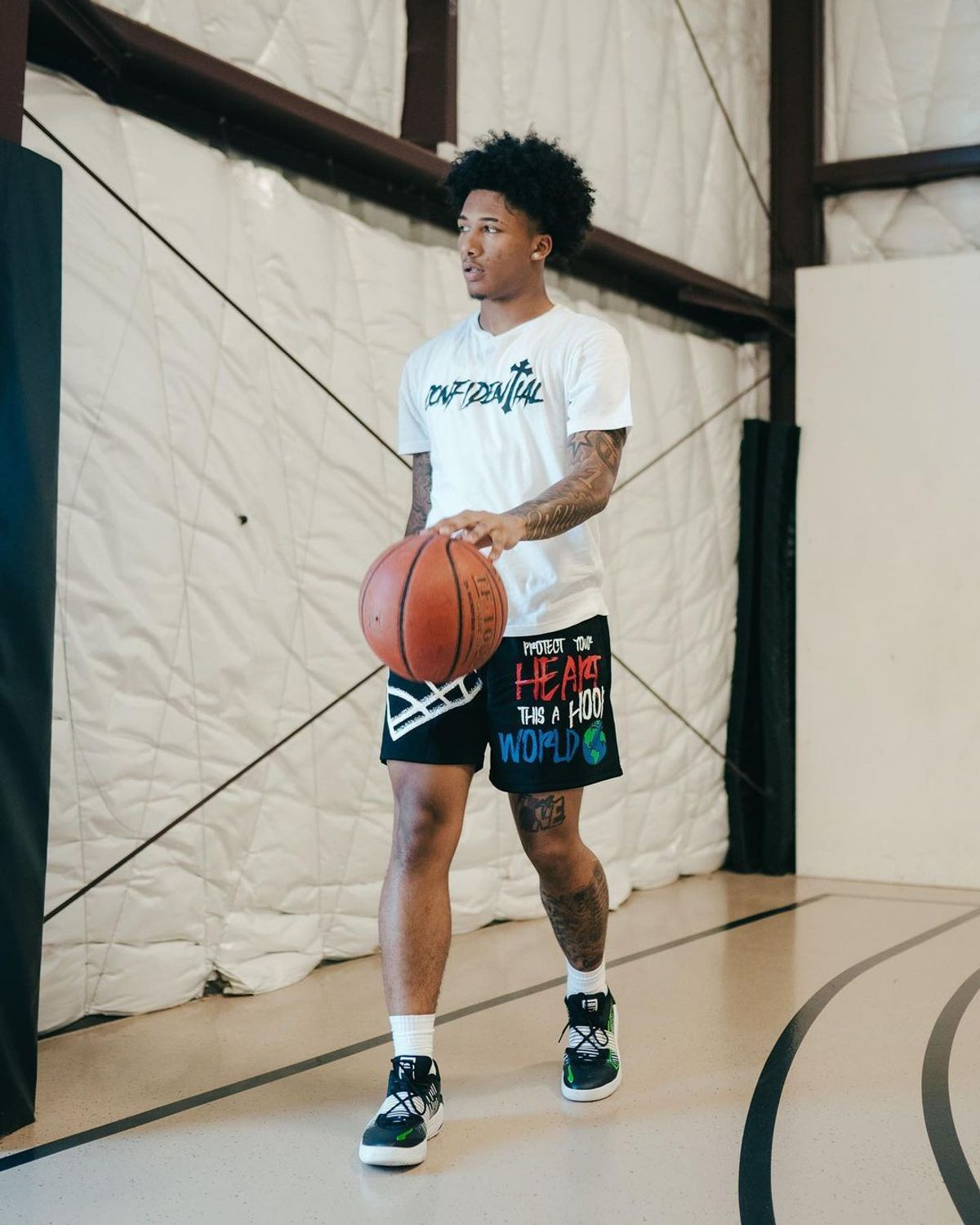 Mikey Outfit from September 7, 2022 | WHAT’S ON THE STAR?