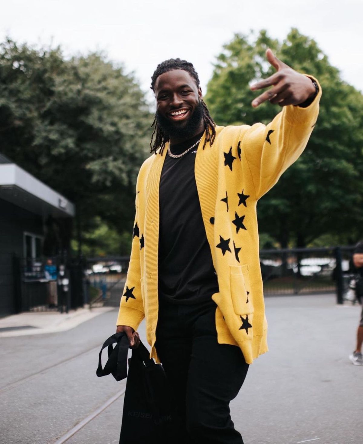 Ian Thomas Outfit from September 28, 2022 | WHAT’S ON THE STAR?